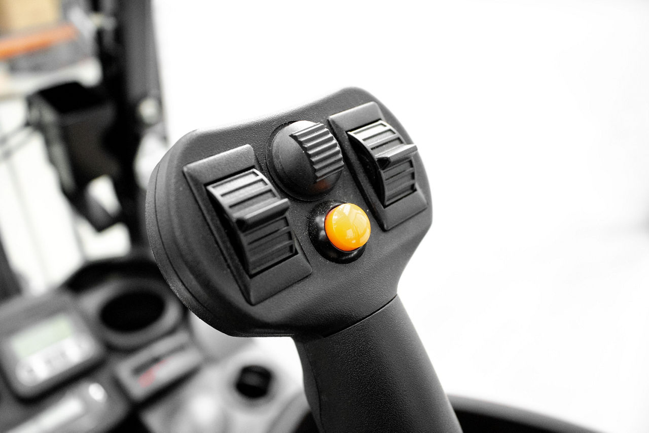 Empowering Operators with Joystick Technology | Toyota Forklifts Blog