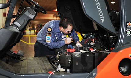 Piezas y accesorios genuinos para montacargas Toyota | Toyota Forklifts