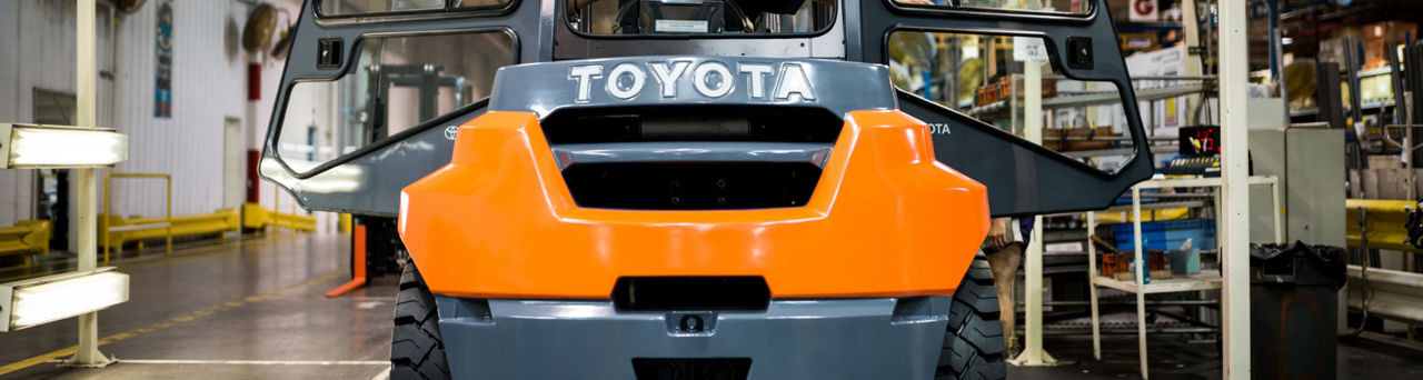 Find forklifts by industry | Toyota Forklifts