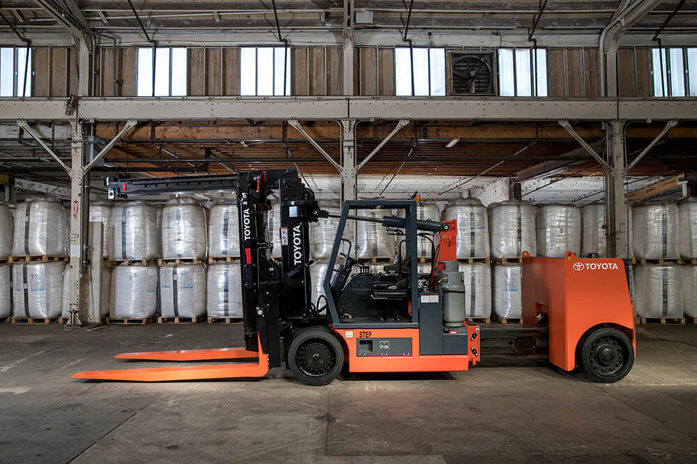 Toyota High-Capacity Adjustable Wheelbase Rigging Forklift Solutions ...