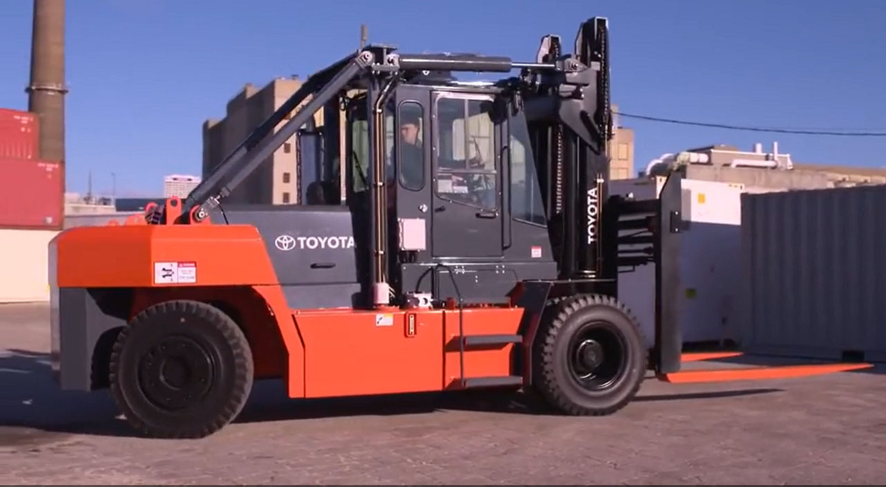 Video oficial de la carretilla elevadora neumática Toyota THD IC de ...